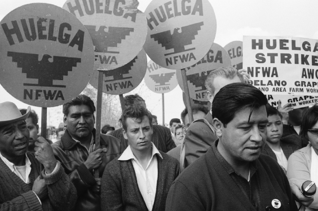 Cesar Chavez in the crowd with the farmworkers — Calisphere