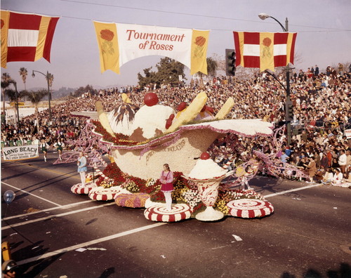 Pasadena Tournament of Roses Parade--Arcadia Float, 1971 — Calisphere