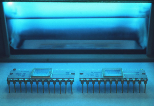 Intel 1702 Memory chip package, 1971 — Calisphere