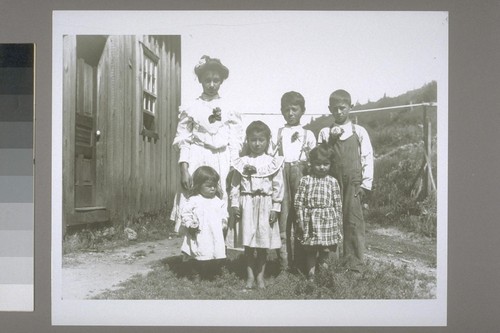 Six children of John Gist, they are 1/4 Yurok — Calisphere