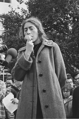 Bettina Aptheker speaking in front of Sproul Hall — Calisphere