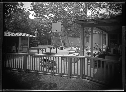 May, Cliff, residence [Cliff May #3]. Children's patio — Calisphere