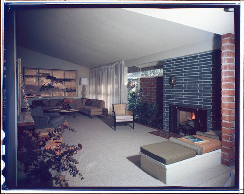 Rossmoor: Golden Estates model house. Living room — Calisphere