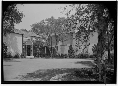 Barr, Ingle, residence. Exterior and Landscaping — Calisphere