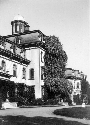 Photograph of Mills Hall at Mills College — Calisphere