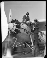 Art Goebel stands up from the cockpit of the "Yankee Doodle" monoplane ...