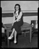 Actress Joan Gale smiling, Los Angeles, 1932-1938 (?]) — Calisphere