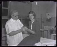 Nurse Owen Reddy assists murder suspect Winnie Ruth Judd before hand ...