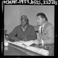 17 years old Willie Crawford, signing his baseball contract with Los ...