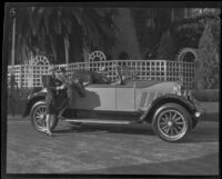 Auburn, convertible coupe automobile, Los Angeles, 1920s — Calisphere