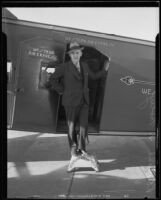 Professor Raymond Moley arrives in Los Angeles, 1933 — Calisphere