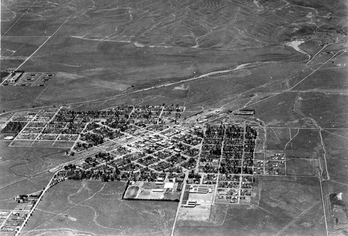 Aerial view of Coalinga taken in 1946 — Calisphere