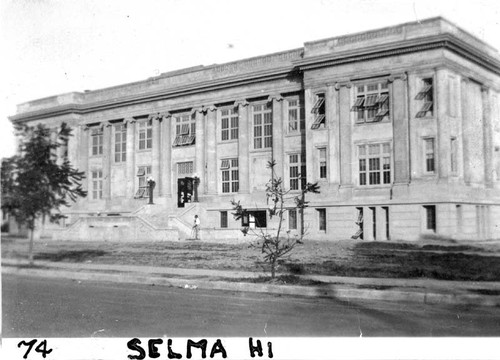 Science building Selma Union High School Selma California — Calisphere