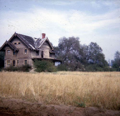A closer view of the James Rice home on 17th Street and Holt — Calisphere