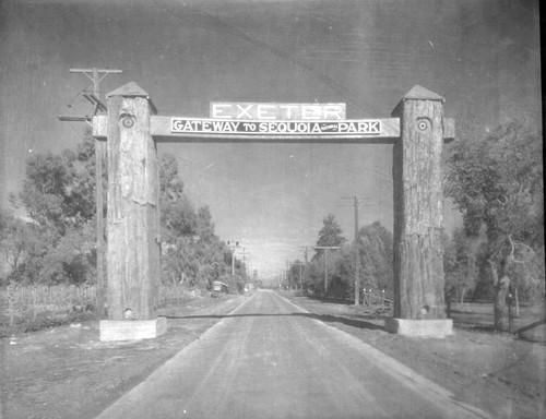 Entrance to Exeter, Calif., State Highway 65, 1920s — Calisphere