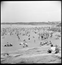 Helsinki beaches [People at the beach] — Calisphere
