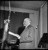 Kallio Radio [Kyosti Kallio reading into microphone] — Calisphere
