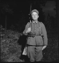 Officers. Sentry [Soldier at attention] — Calisphere