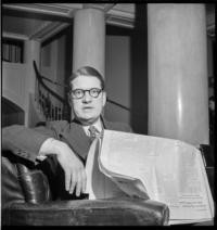 Salminen & Stolpe [Writer Sven Stolpe in Helsinki hotel lobby] — Calisphere