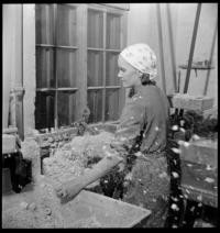 Spool factory Lahti [Women working] — Calisphere