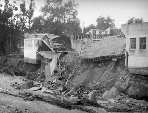 Pasadena building destroyed by the floods — Calisphere