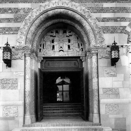 Front entrance, Student Union building at USC — Calisphere