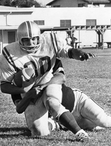 Marsh streaks 46 yards for 14-7 San Fernando win — Calisphere