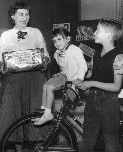 Winners in Santa contest — Calisphere