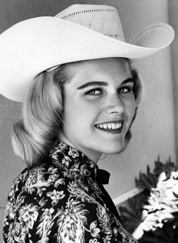 It's rodeo time--and here's the queen — Calisphere