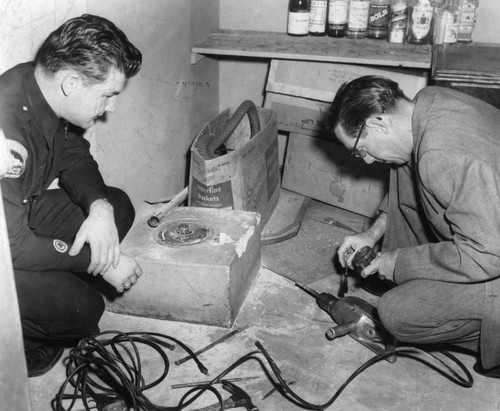 King's Arms armor proves knave-proof — Calisphere