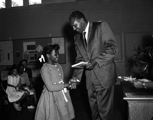 Councilman Tom Bradley presents reading award to students — Calisphere