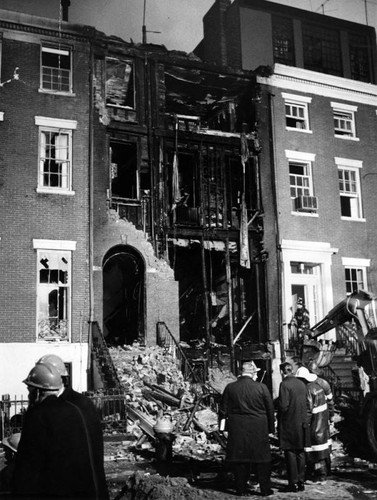 Weatherman bombing in New York — Calisphere