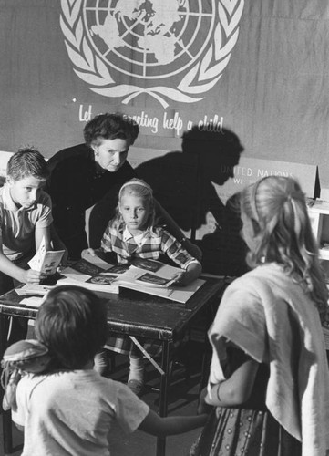 UNICEF program teaches Valley children to share — Calisphere