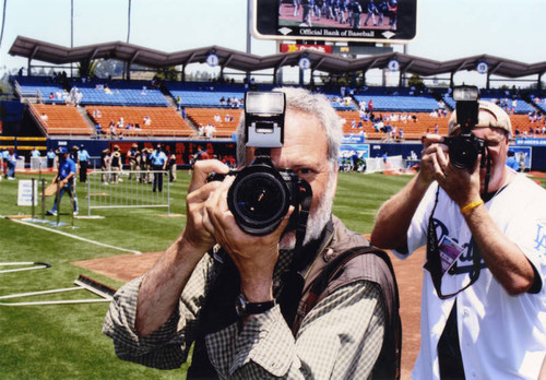 Gary Leonard at Dodger Photo Day, Dodger Stadium — Calisphere