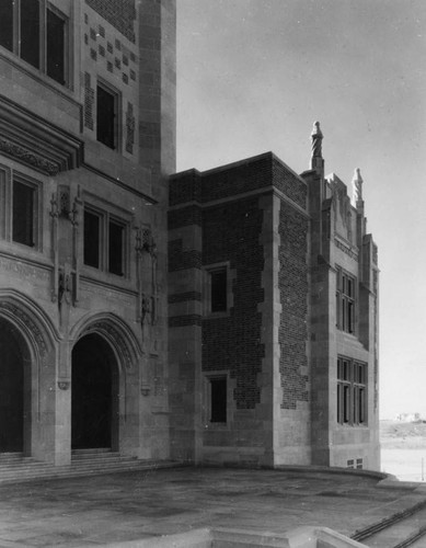 Main entrance to Kerckhoff Hall, U.C.L.A — Calisphere