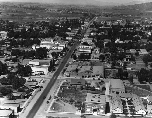 Aerial view of Burbank — Calisphere