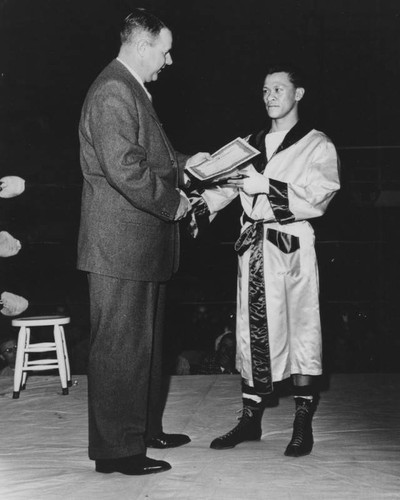 Boxer Ward Yee receives certificate — Calisphere