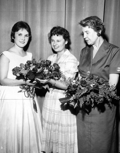 Accolade in French — Calisphere