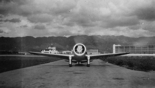 Northrop Beta plane, Burbank — Calisphere
