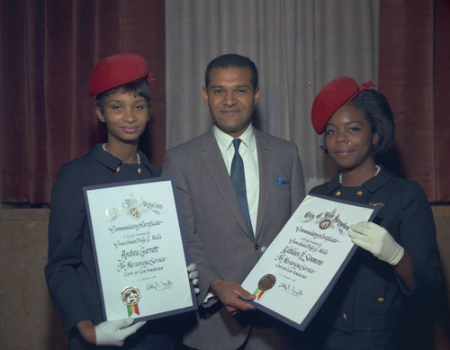 Billy Mills presents resolution and certificates — Calisphere