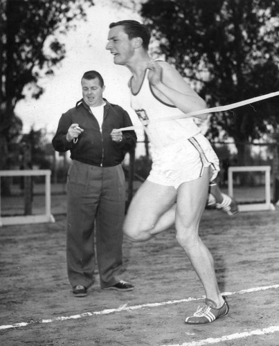 This is how sprinter Bruce Munn gets his work done — Calisphere