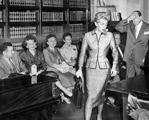 Lana Turner at Johnny Stompanato's murder trial — Calisphere