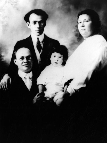 Shapiro family portrait — Calisphere