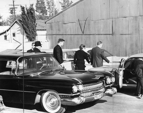 Barbara Burns mourners file into North Hollywood mortuary — Calisphere