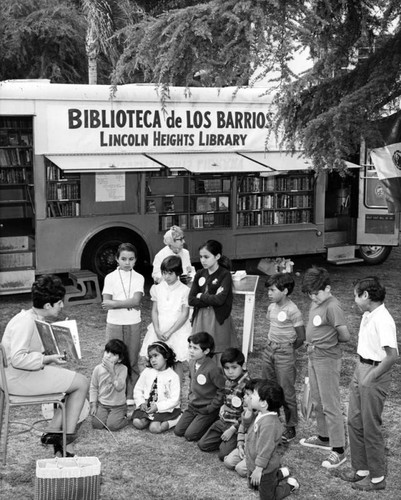 Los Angeles Public Library bookmobile — Calisphere