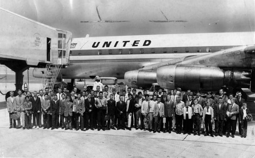 97 Herald carrier boys attend fair — Calisphere