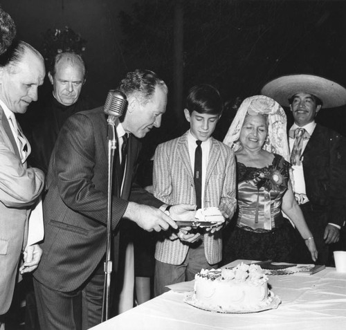 Mayor Yorty at L.A. birthday celebration — Calisphere