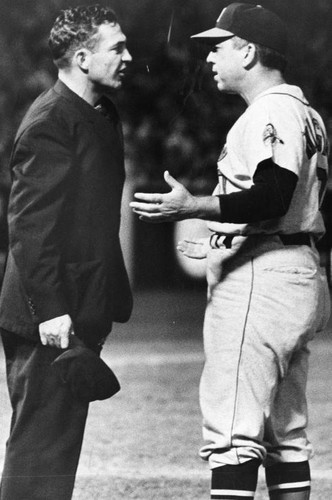 Milwaukee manager Bobby Bragan pleads with umpires — Calisphere