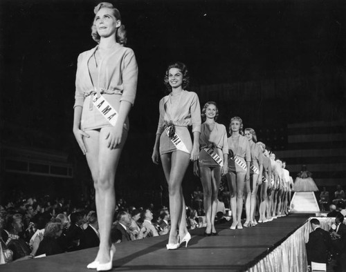 Beauties capture spotlight in Long Beach pageant — Calisphere