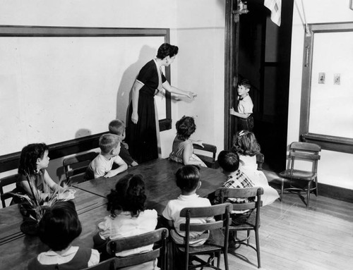 Carthay Center School class — Calisphere